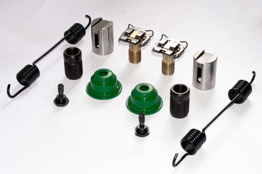 Zestaw naprawczy samoregulatora - tulejki trzpienie sprężyny osłony ...